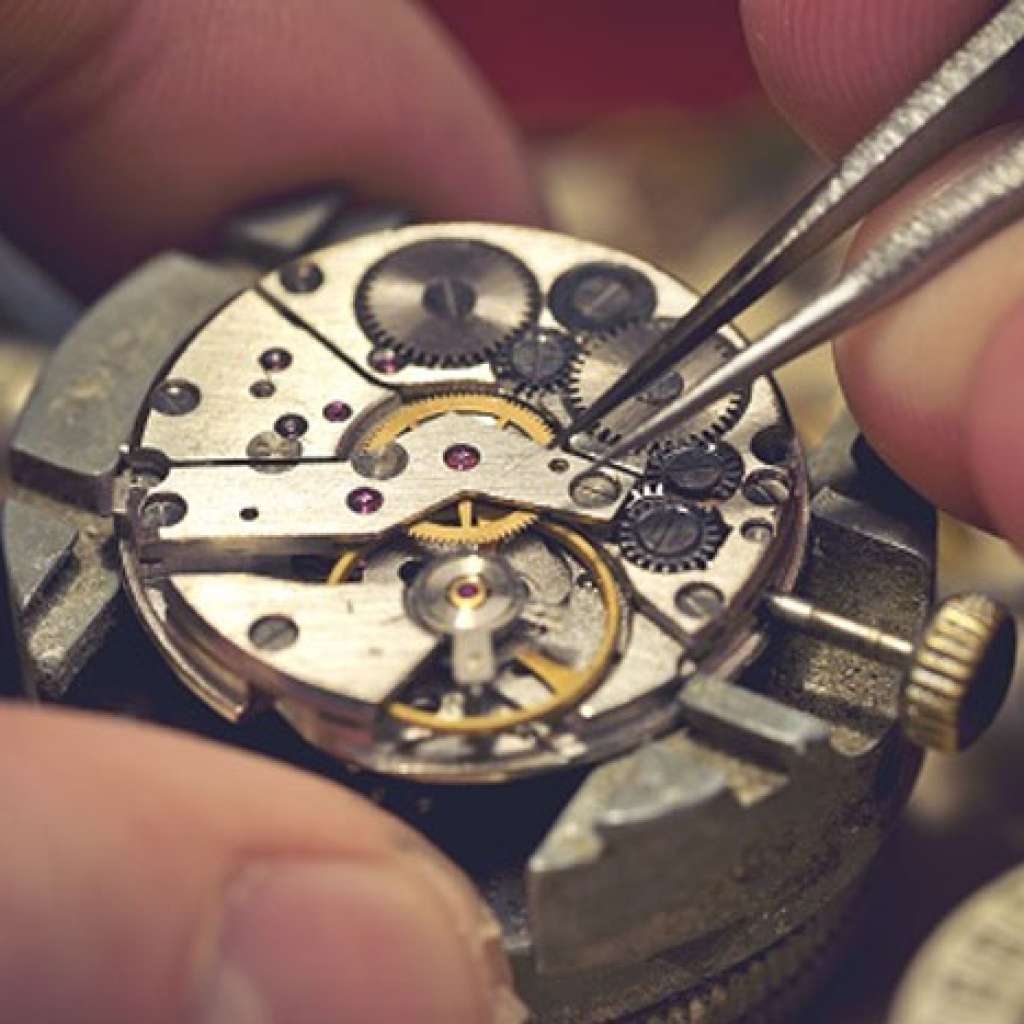 Understanding How Quartz Clocks - Watch Repair & Co.